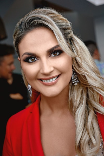 Order a personalised video from Lisa Lents