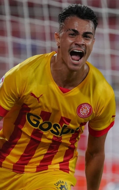 Order a personalised video from Reinier Jesus